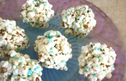 Frozen Popcorn Snowballs ~ Recipe | The Main Street Mouse