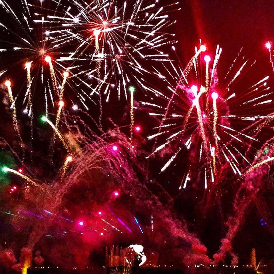 Illuminations at Epcot – The Beautiful Holiday Finale (video on the ...