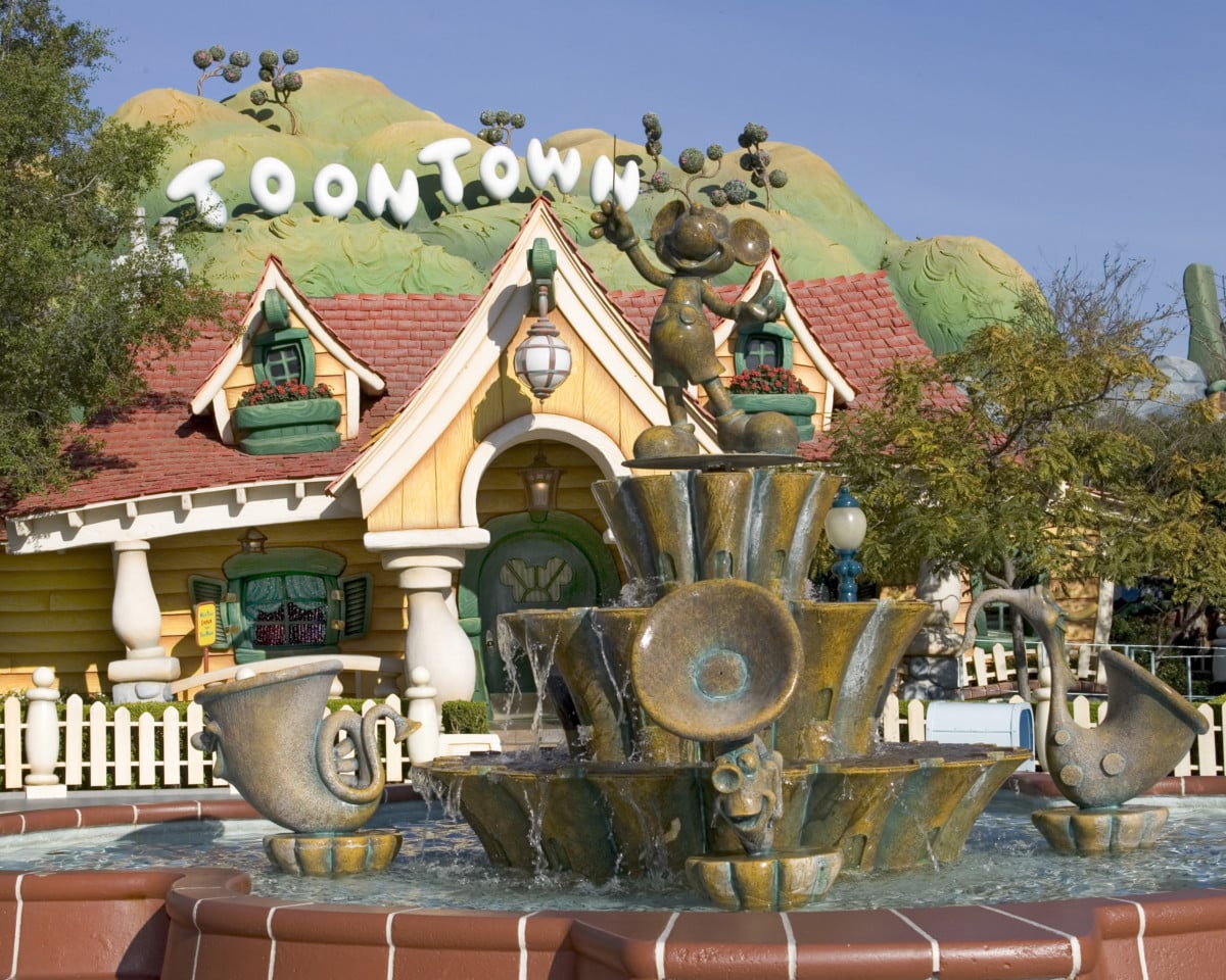 A Neighborhood with Character: 25 Years of Mickey’s Toontown at ...