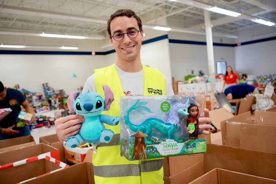 Disney Ultimate Toy Drive to Deliver 270,000+ Toys | The Main Street Mouse