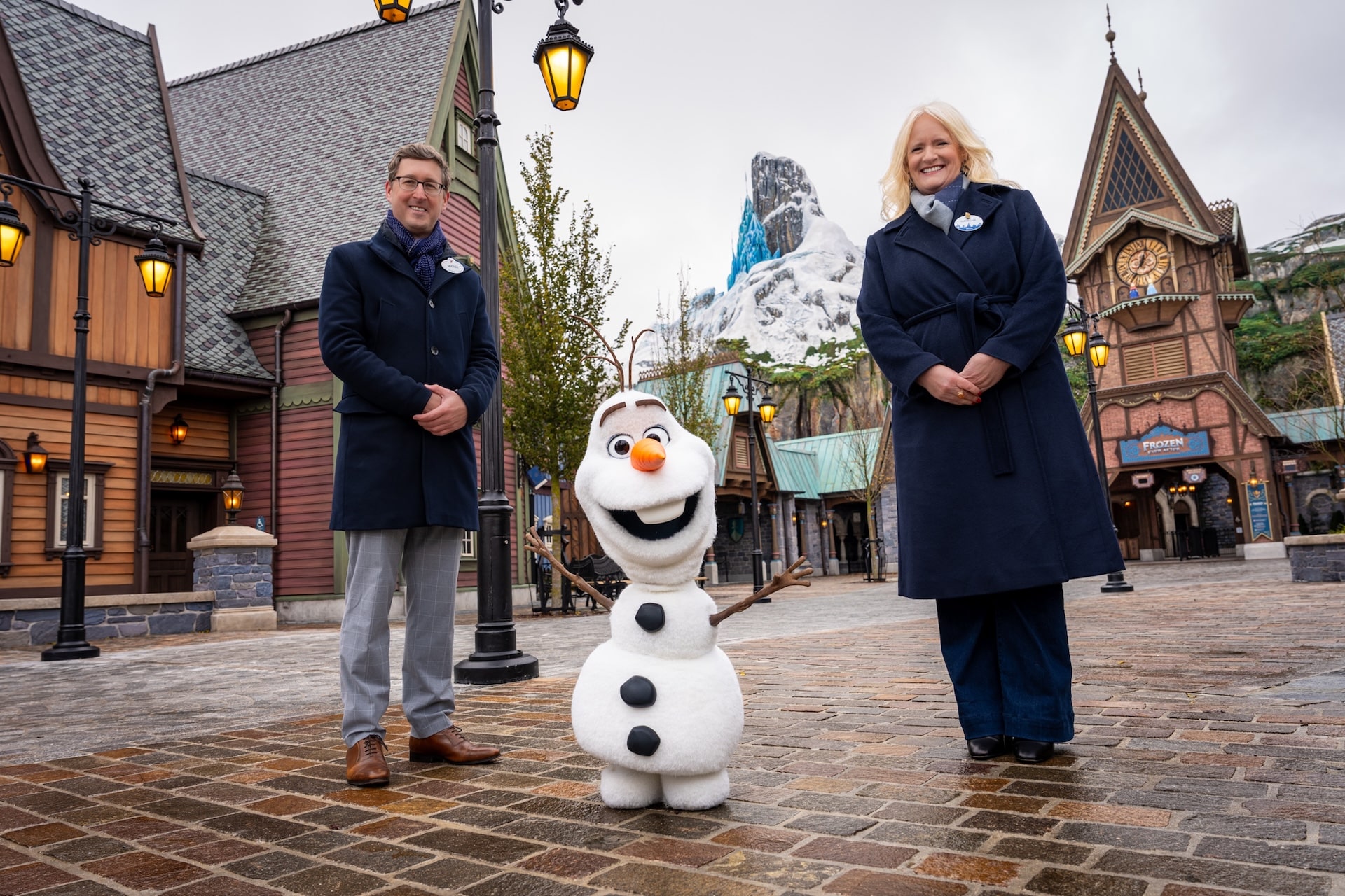 Meet the New Next-Generation Olaf Robotic Character from Disney ...